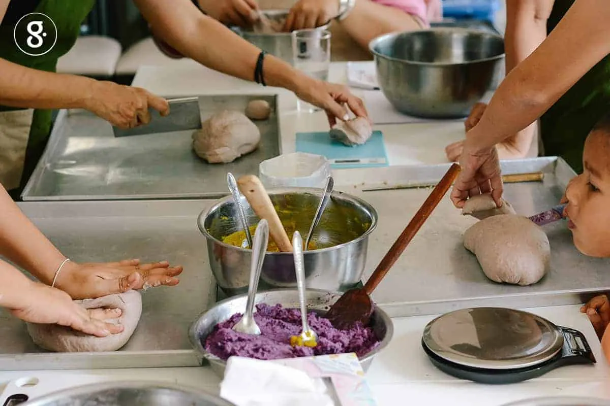 ล้อมวงอบเบเกอรี่จากแป้งข้าวพื้นบ้าน ขนมอร่อยปลอดภัยที่เด็กๆ ได้ลองทำเอง - greenery.