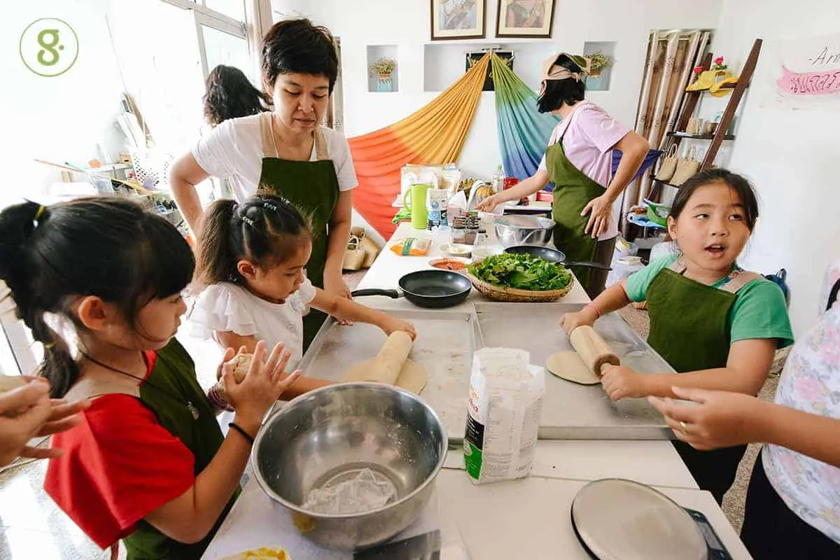 ล้อมวงอบเบเกอรี่จากแป้งข้าวพื้นบ้าน ขนมอร่อยปลอดภัยที่เด็กๆ ได้ลองทำเอง - greenery.