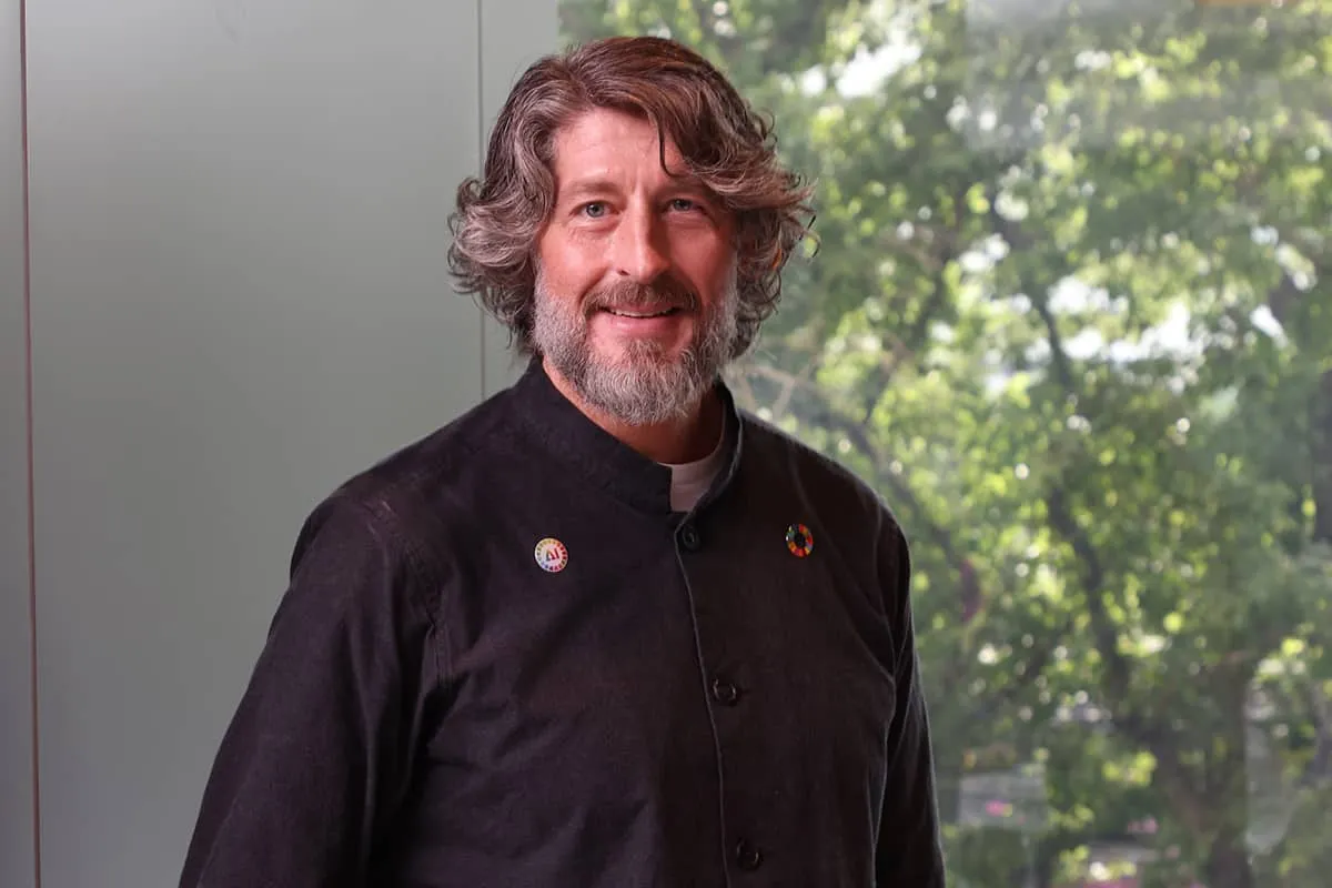 537154728-18 - greenery.