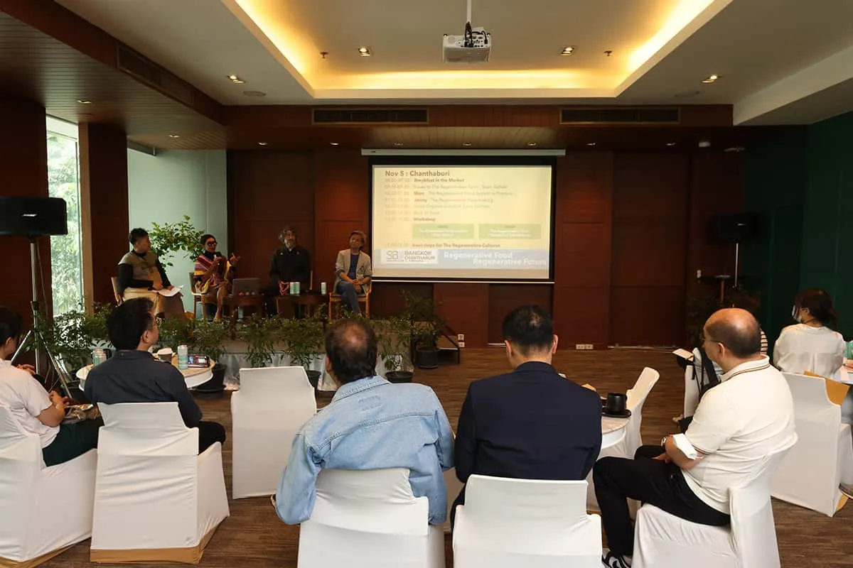 537154753-24 - greenery.